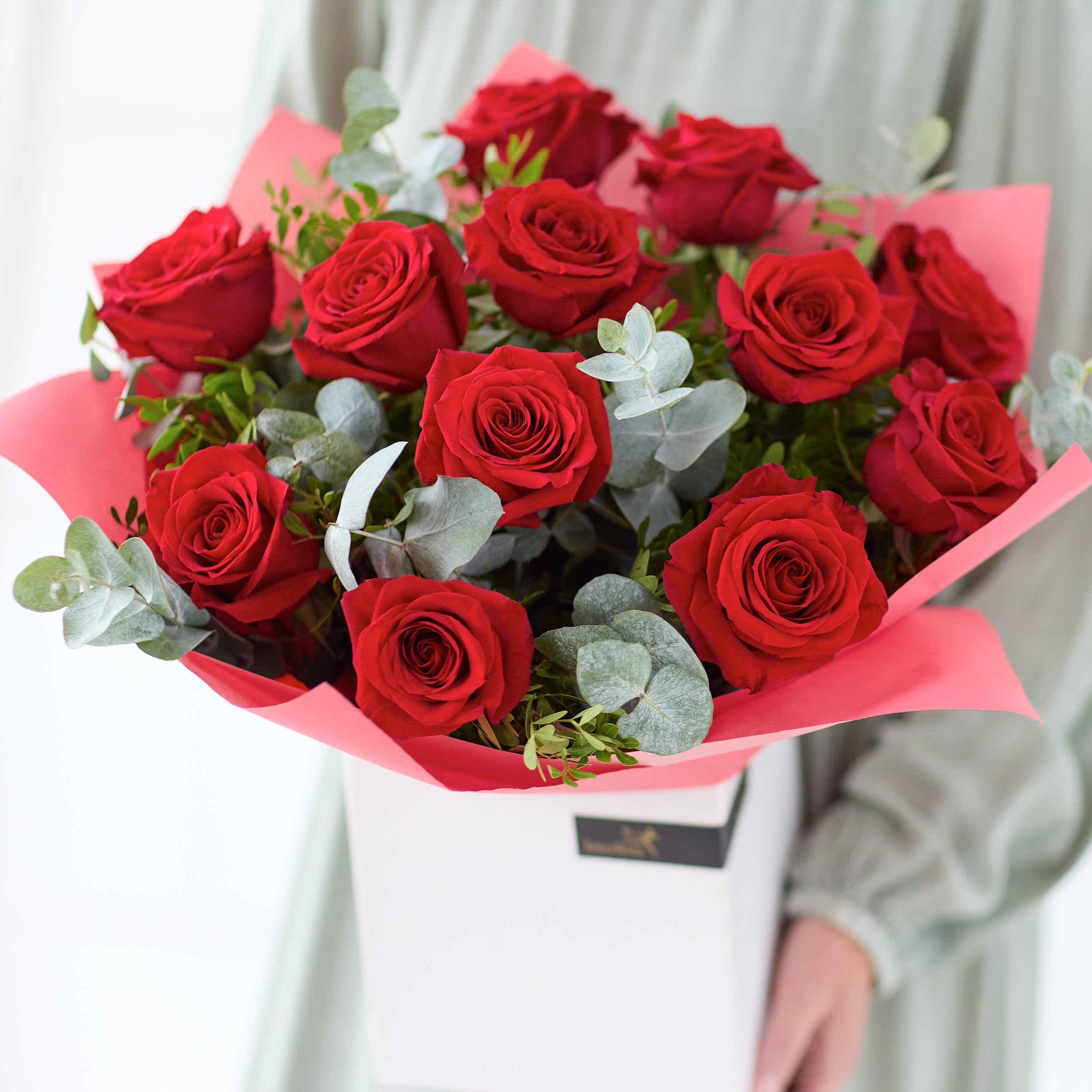 Send valentine flowers store