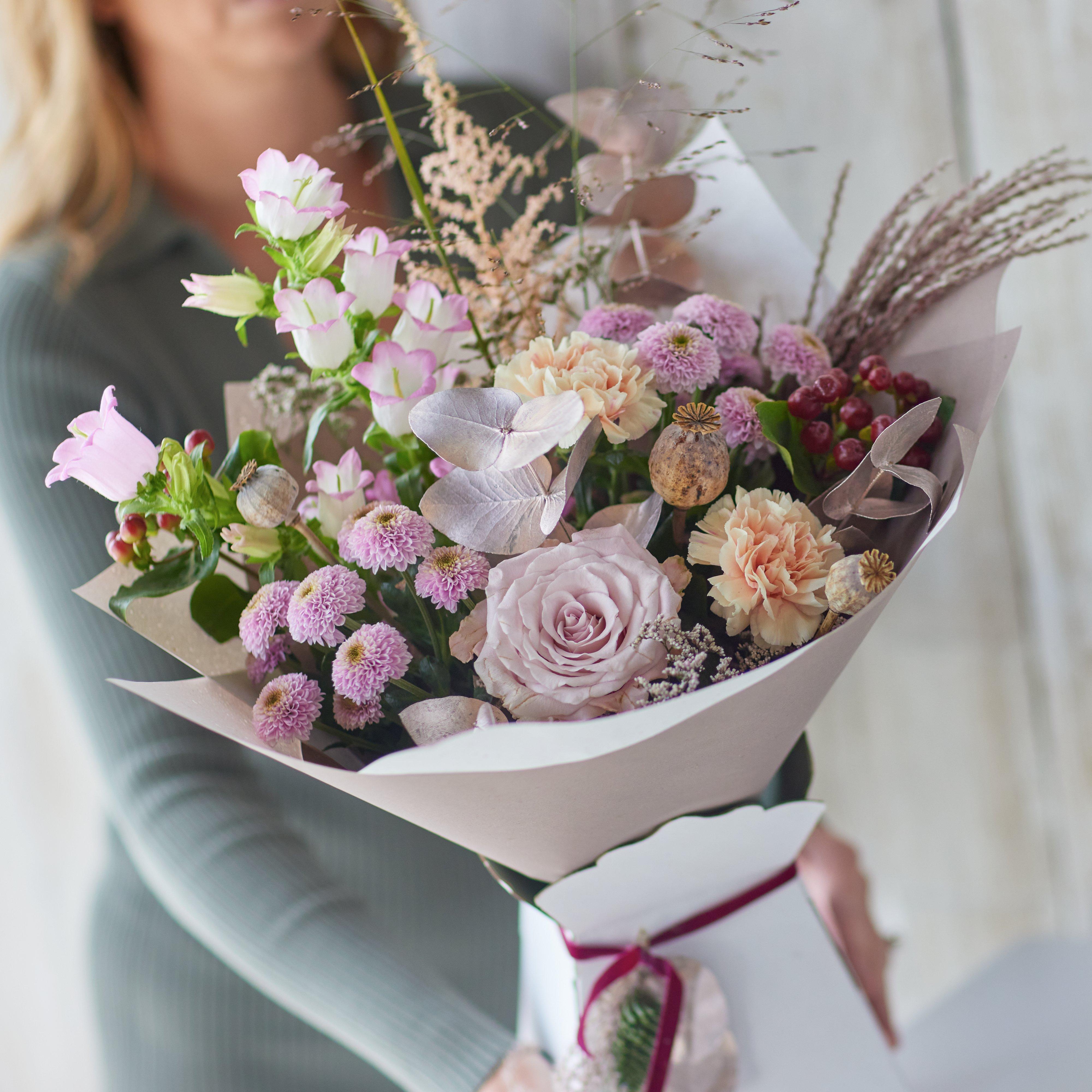 Winter Trending Bouquet without Lilies | Interflora